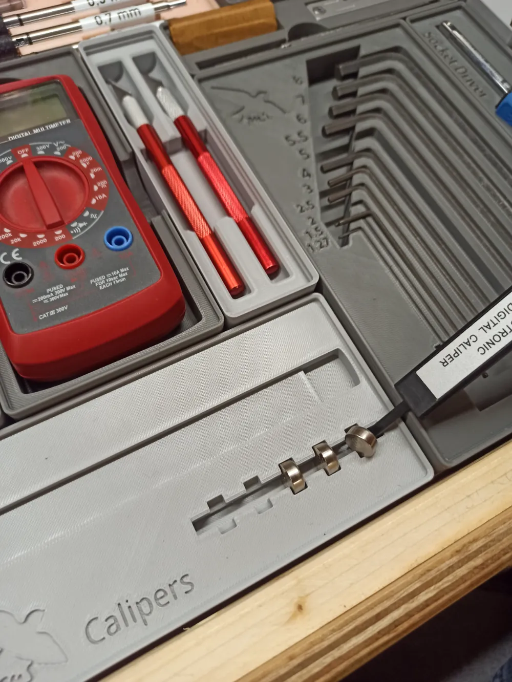 Gridfinity Bin for CF Plastic Caliper by Behemothokun - MakerWorld