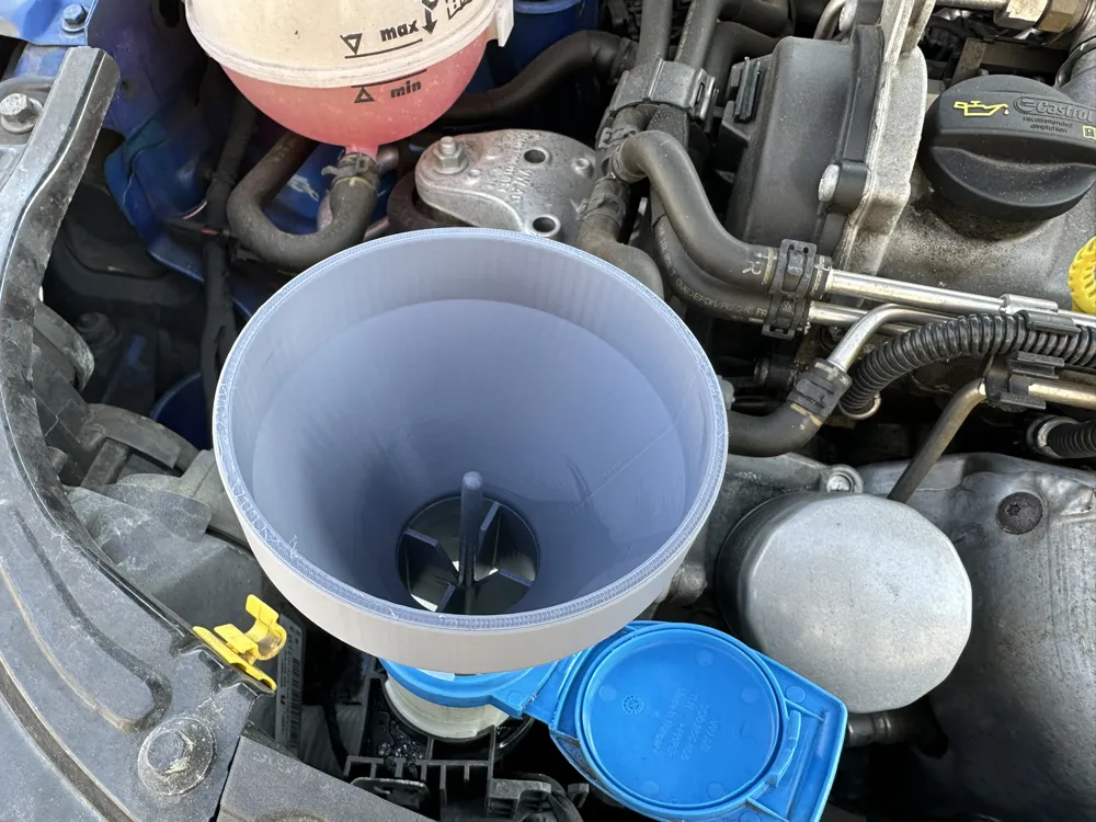 Windshield Washer Fluid Funnel (anti splash) by rb89 MakerWorld ...