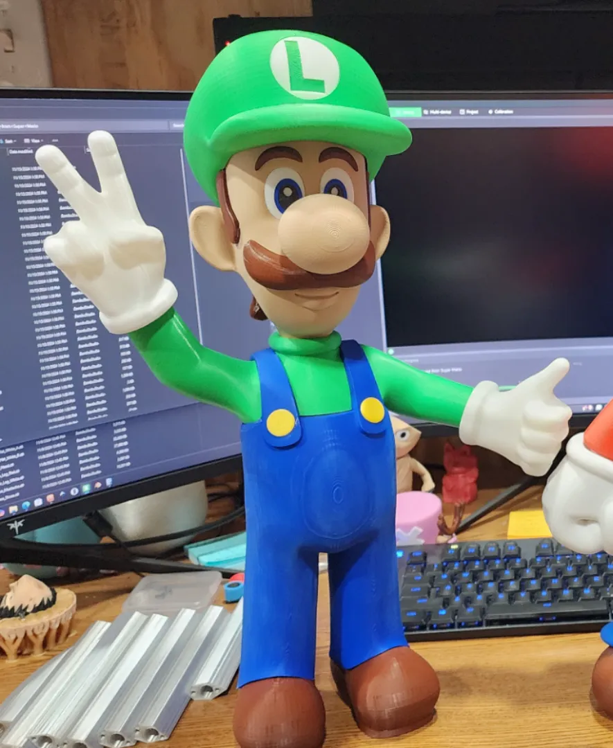 Luigi Multipartes de 483mm de Alto Remezclado por TCS ThreeD - MakerWorld