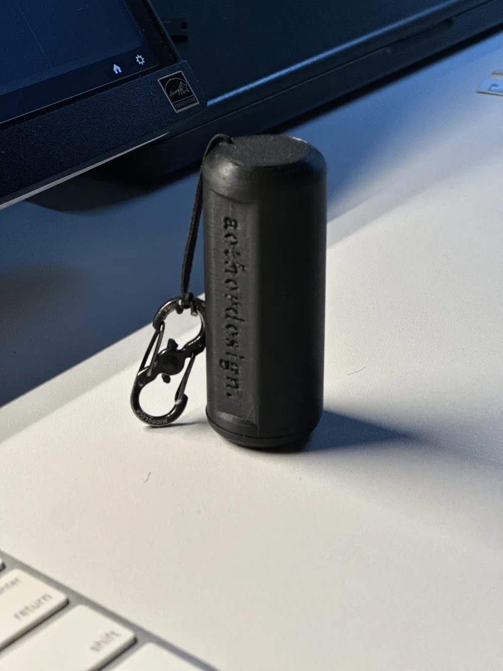 Lip Balm Holder V1.0 (Burt's Bees) by chow MakerWorld: Download Free 3D ...