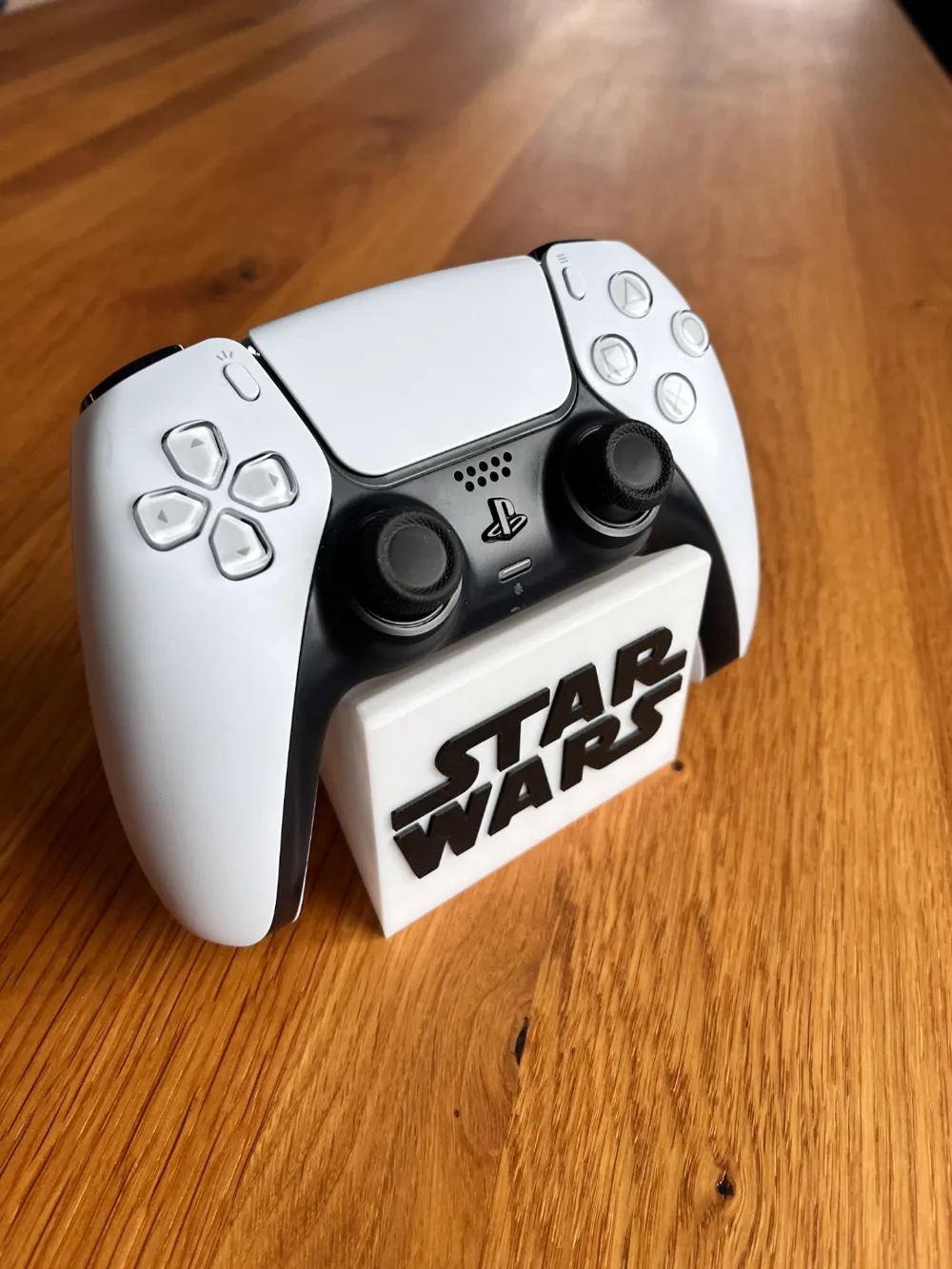 Star Wars PS5 Controller Stand by René MakerWorld: Download Free 3D Models