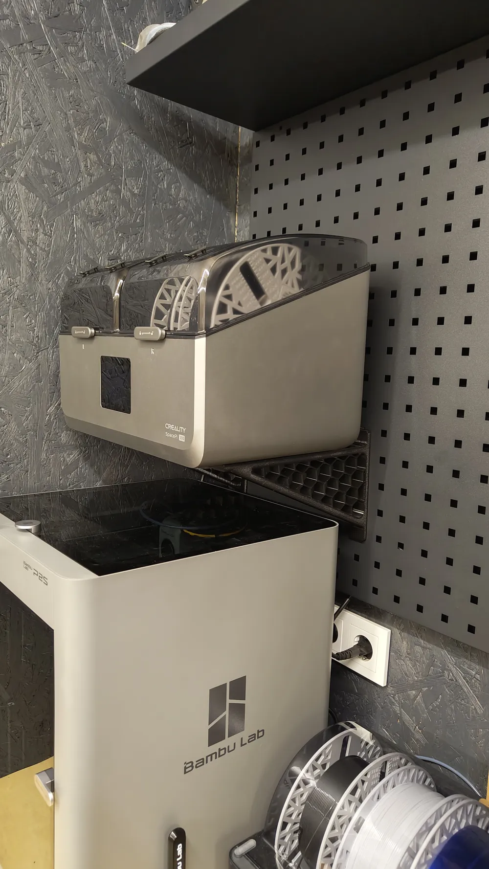 Creality SpacePi X4 wall mount for square hole peg Remixed by Max399 MakerWorld: Download Free ...