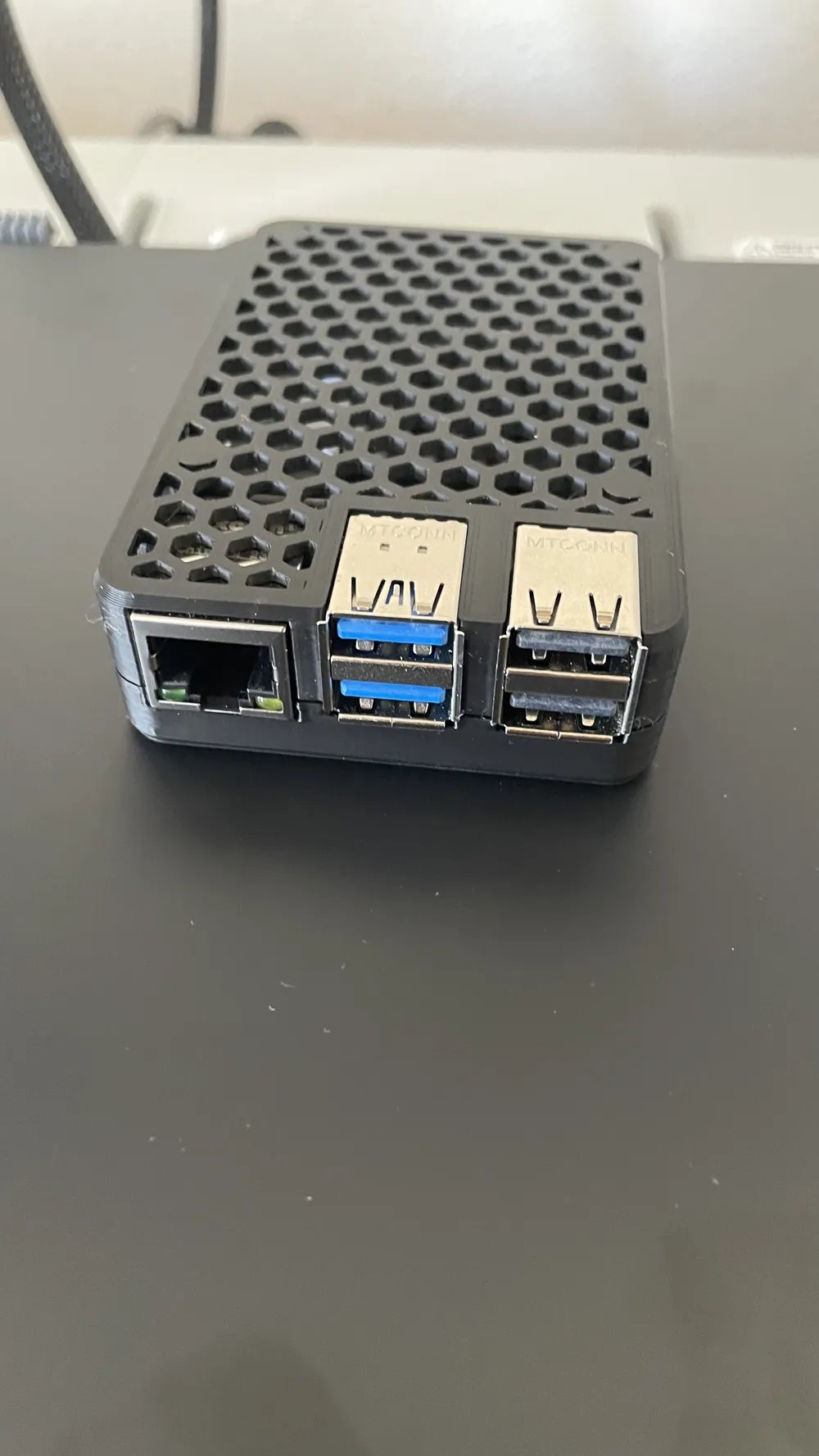 Raspberry Pi 5 Gehäuse Wabenstruktur Remixt von samtig_Stahl MakerWorld ...