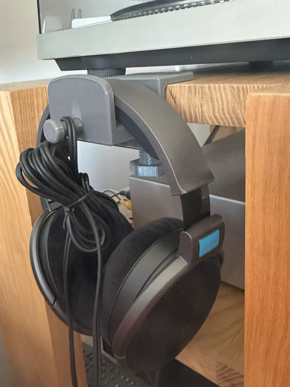 Headset desk mount by ArencjoMakerWorld: Download Free 3D Models