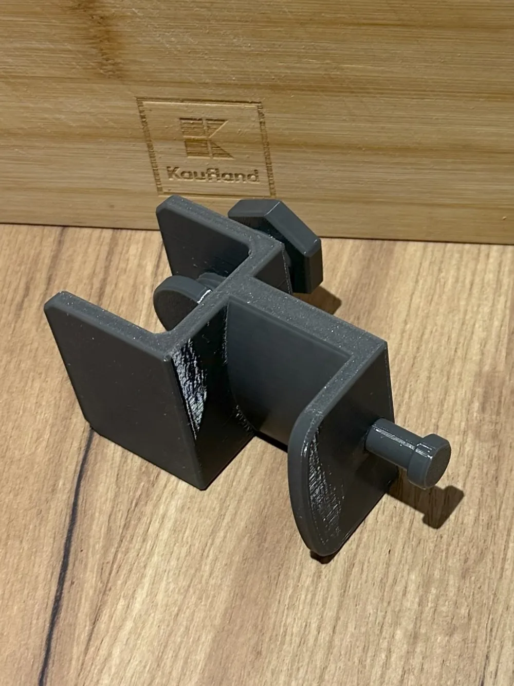 Headset desk mount by ArencjoMakerWorld: Download Free 3D Models