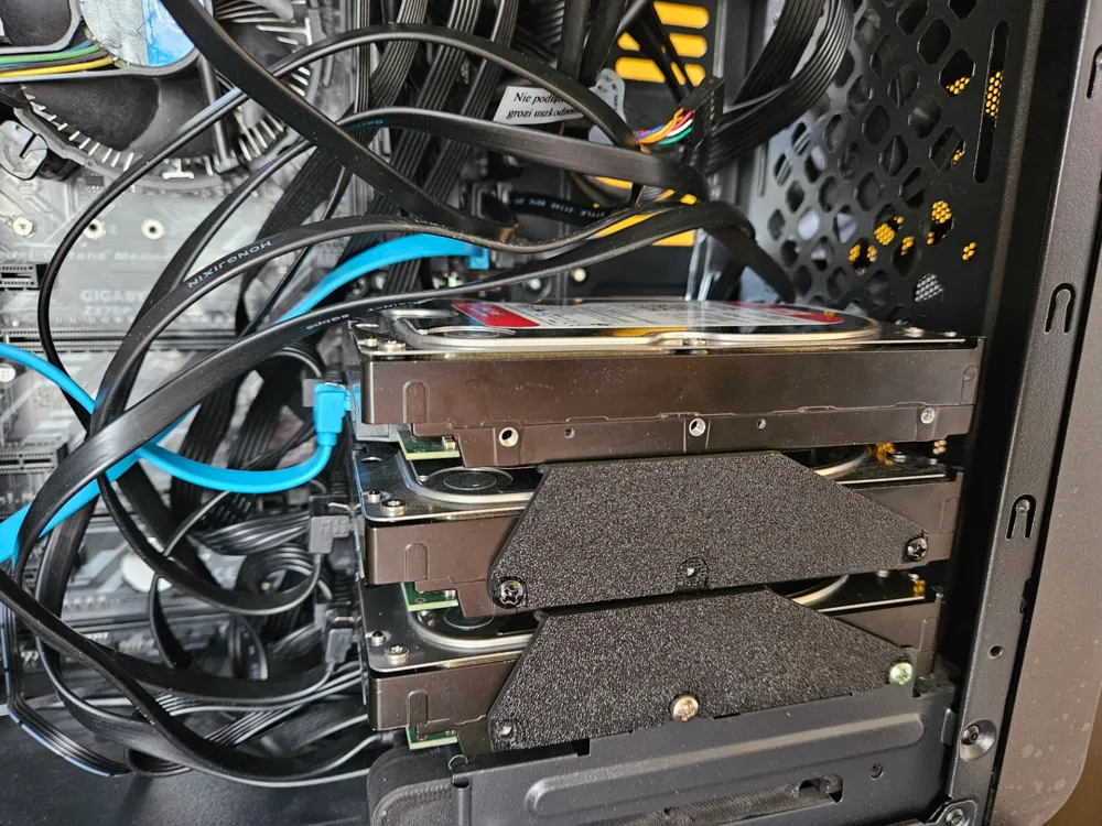 HDD stackers by ZiemniaczenkaMakerWorld: Download Free 3D Models