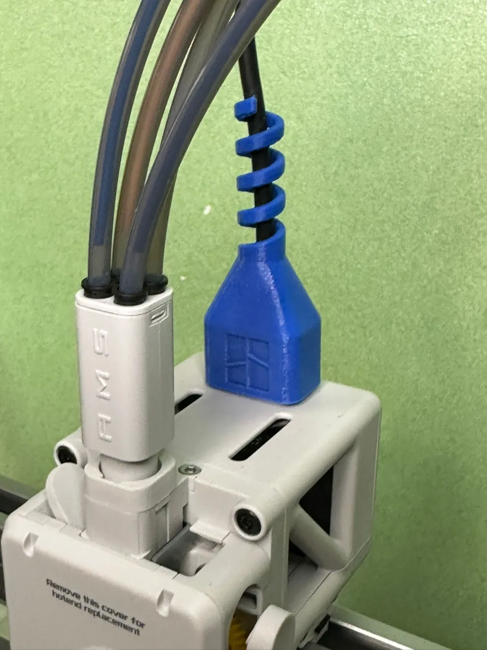 Official Bambu logo extruder cable guide by DESMOANGY - MakerWorld