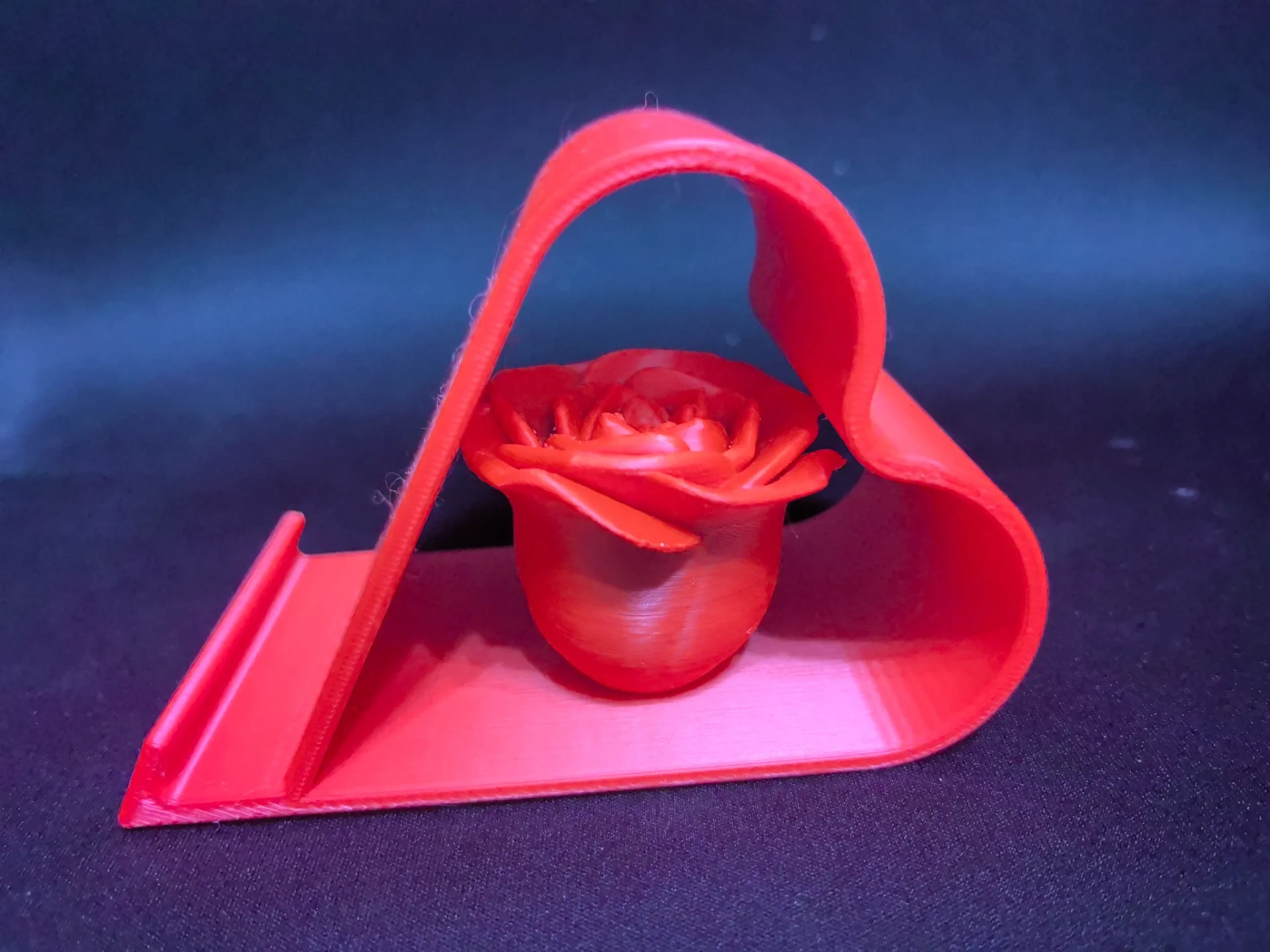 Heart-Shaped Phone Stand by dahan - MakerWorld