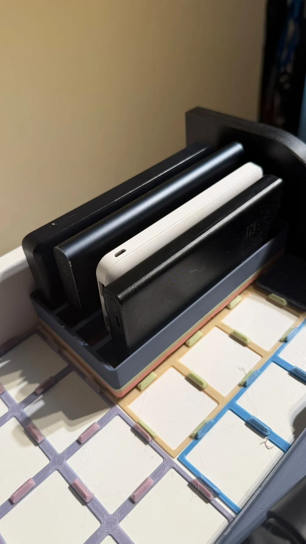 Gridfinity 2x4 Geschlitzter Längerer Powerbank-Organizer – Kostenloses ...