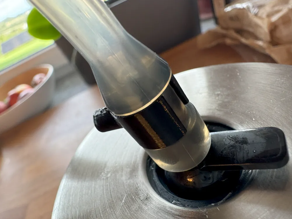 Saeco Xelsis Milk Clip by Fredster - MakerWorld