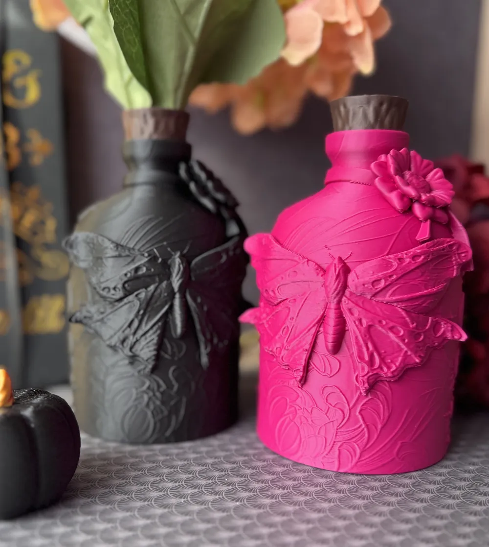 Potion Bottle Moth – Vase or Candle Holder by MaxFabFlo.3D.Druck MakerWorld: Download Free 3D Models