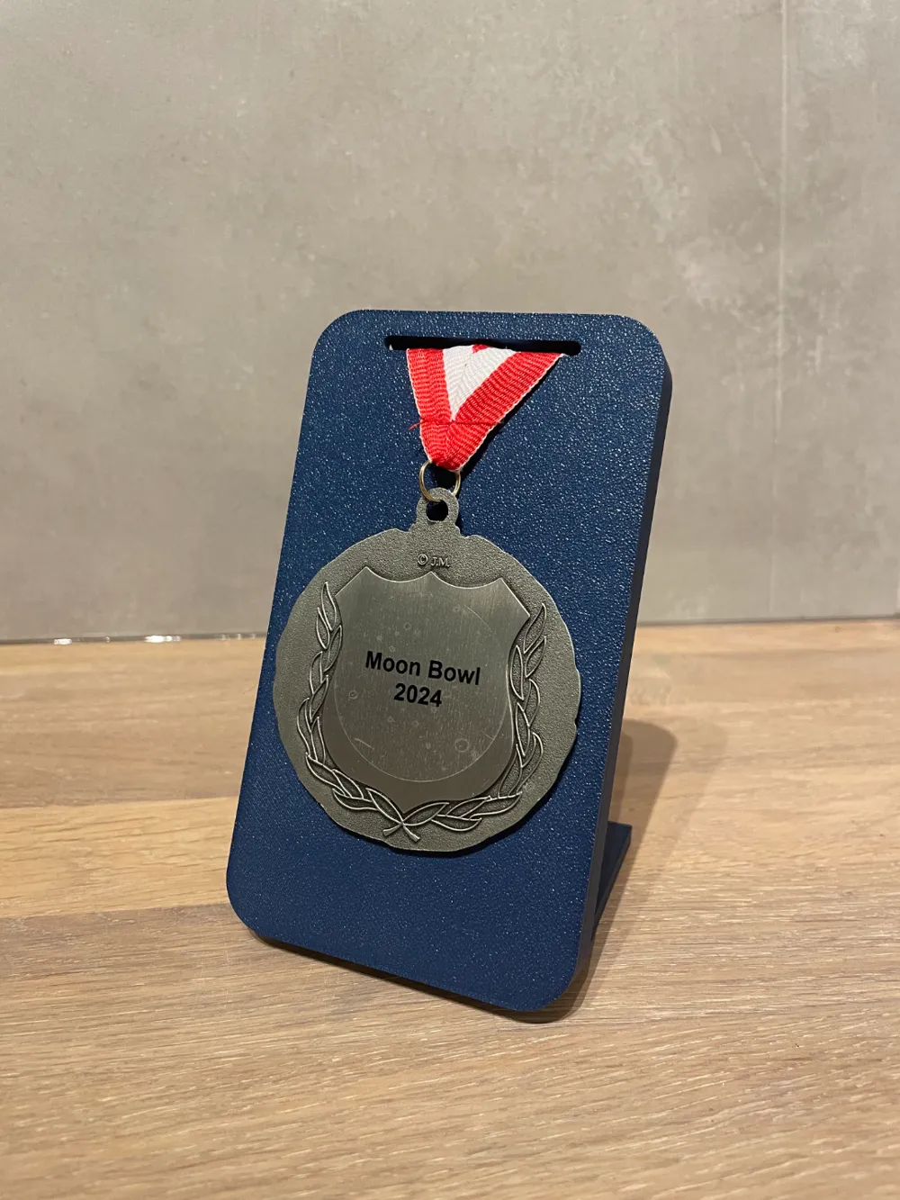 Minimalistic Medal Holder (stand or wallhanger) - Free 3D Print Model ...