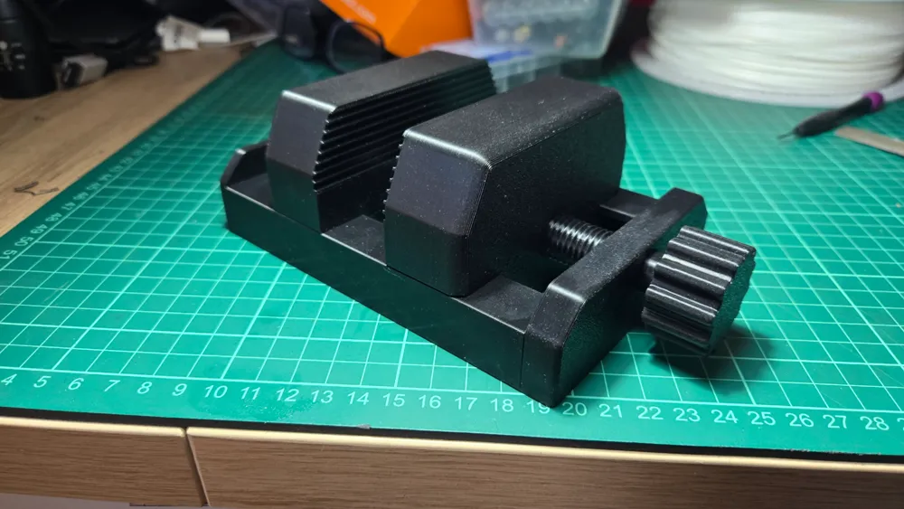 Self Centering Vise/Vice - Free 3D Print Model - MakerWorld