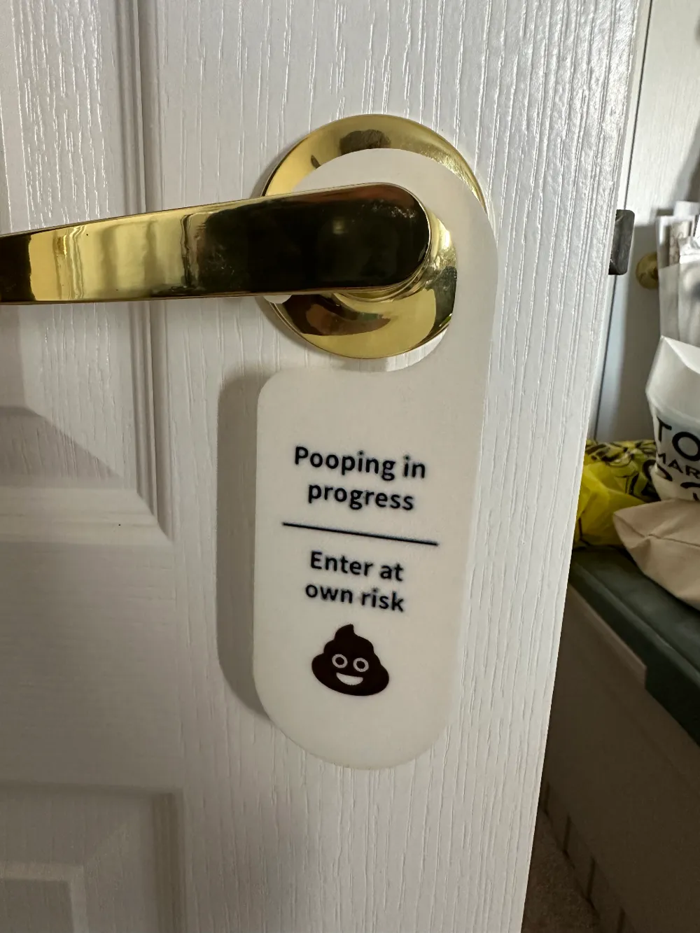 Pooping door hanger by zoodles - MakerWorld