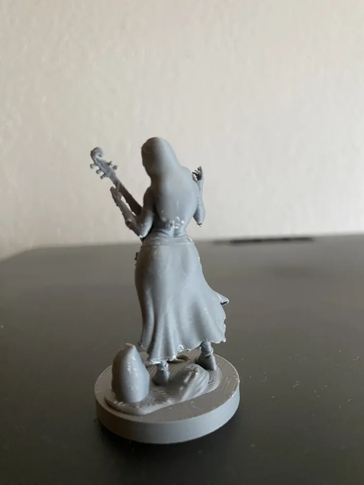 D&D Barden‑Zauberin der Melodien – Kostenloses 3D-Druckmodell – MakerWorld