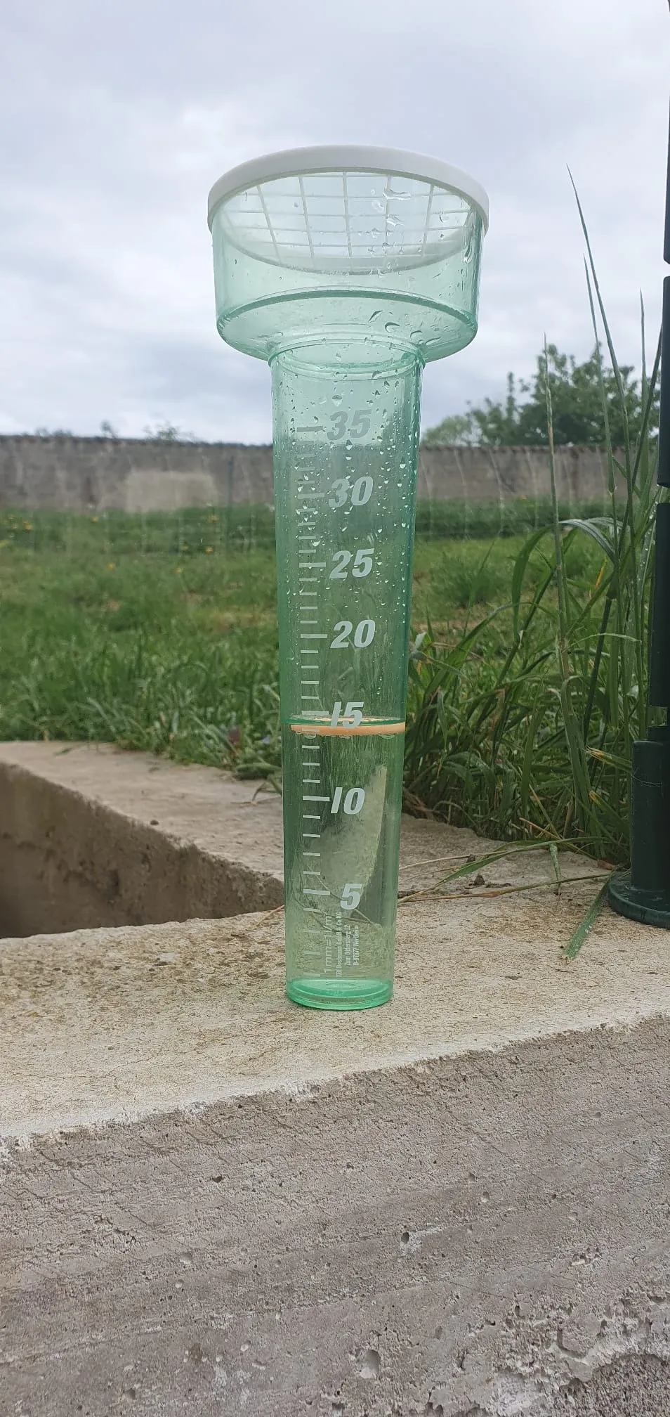 Rain Gauge Grid and Float by CN_Print MakerWorld: Download Free 3D Models