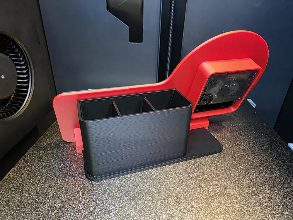 Eintracht Frankfurt Clock Desk Organizer - Free 3D Print Model - MakerWorld