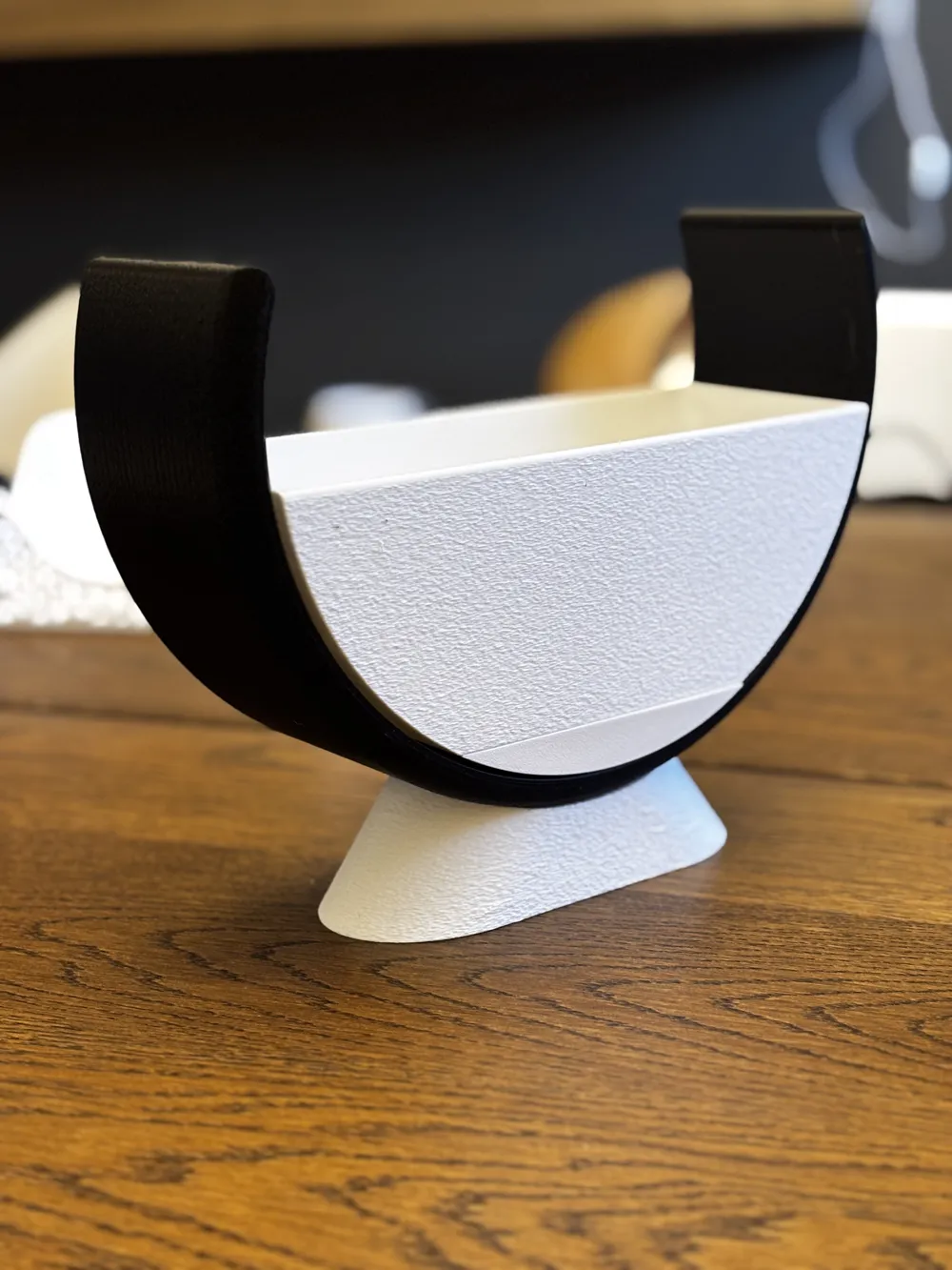 Curved Serenity: Minimalist Zen Planter - Free 3D Print Model - MakerWorld