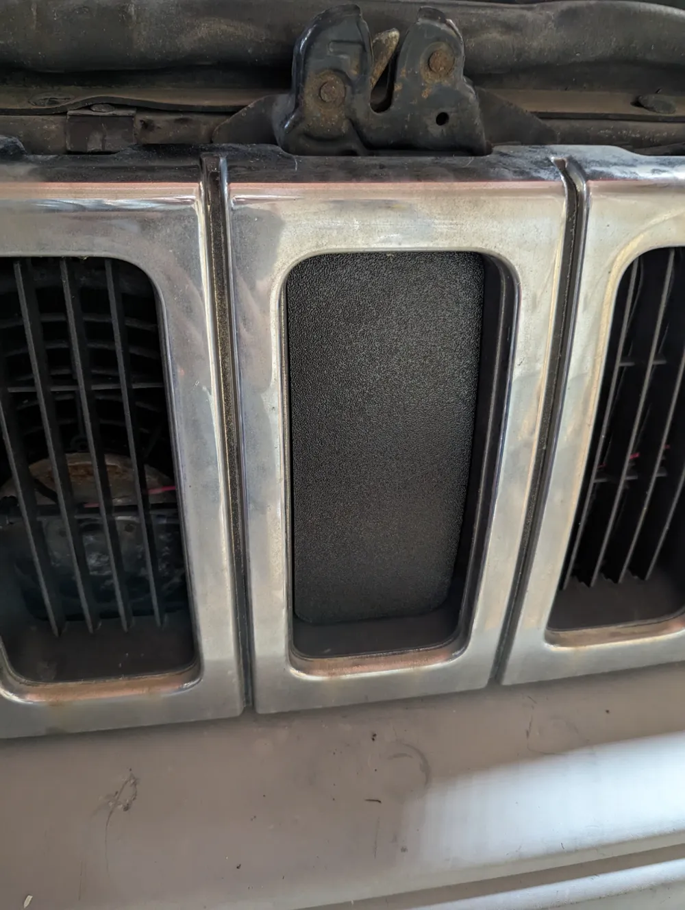 Grille block off for Jeep Grand Cherokee by T3rryX - MakerWorld