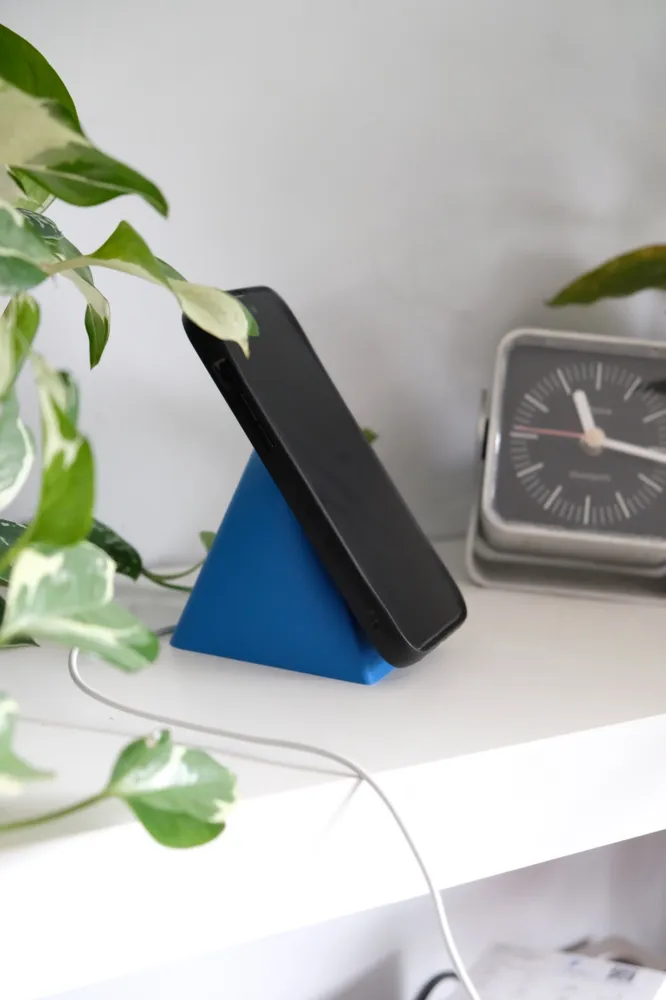 Simple Minimalist iPhone charging stand. Magsafe by Abstractia Design ...