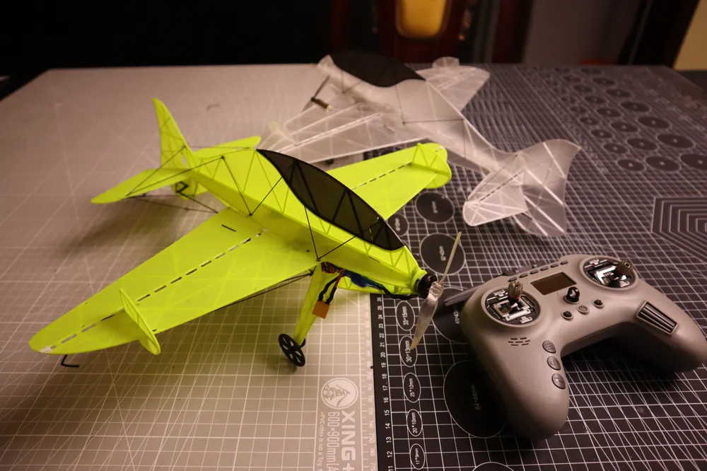 [Remote Control Aircraft] "Semi-Hollowed Out" Lightweight Stunt ...