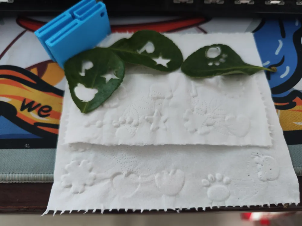 Inkless stamp, one-handed operation, multiple patterns, each uses only ...