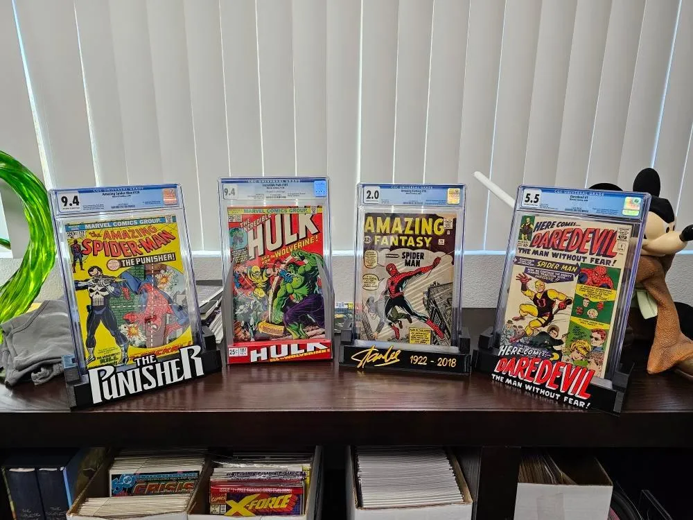 Daredevil Comic Book Stand - Graded Comics by standitupstore - MakerWorld