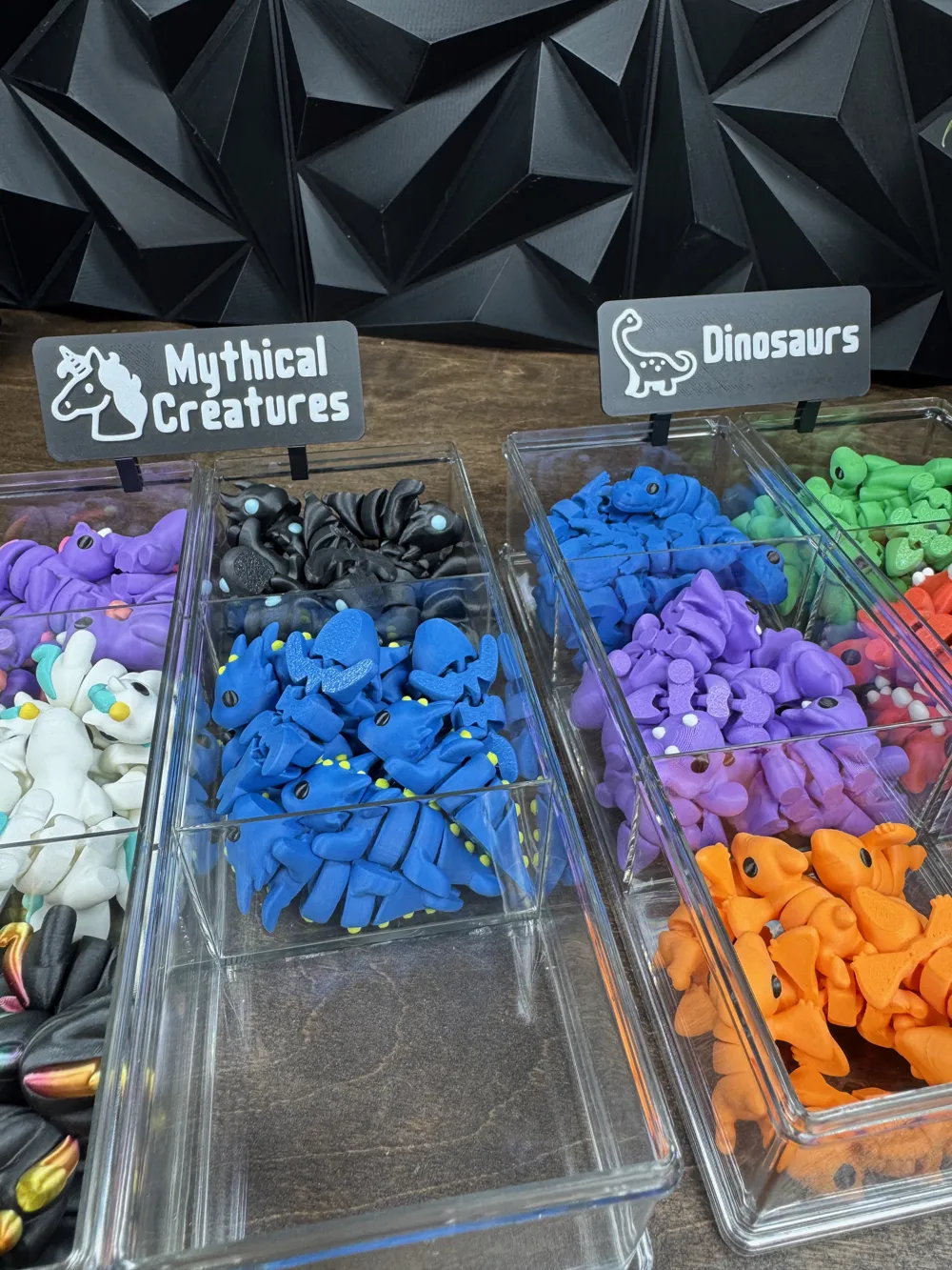 Display Sign Clips by Terr_C3D MakerWorld: Download Free 3D Models