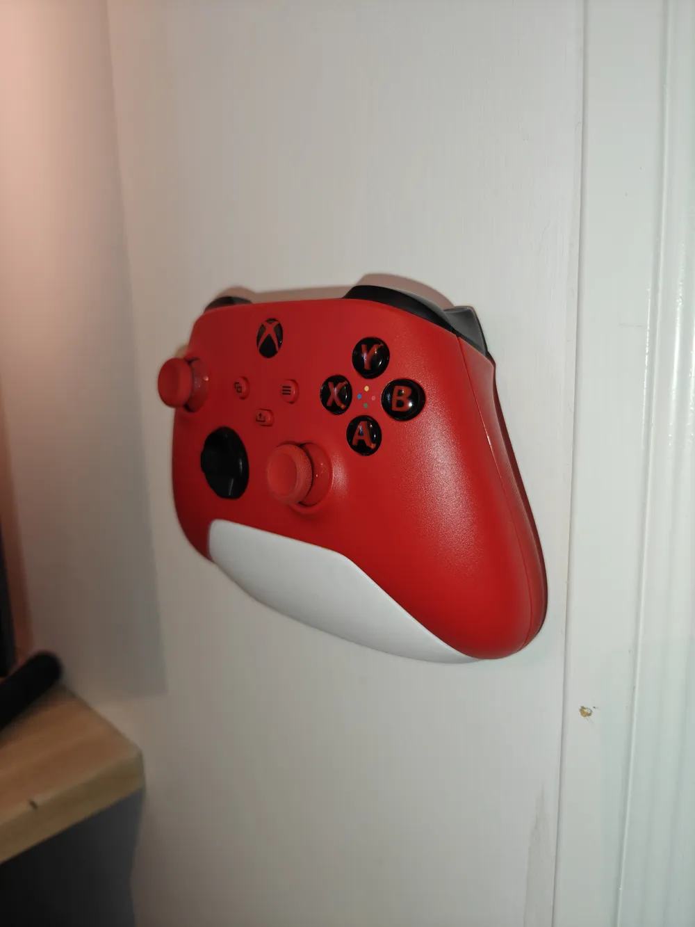 Minimalistic Xbox Controller Wall Mount - Free 3D Print Model - MakerWorld