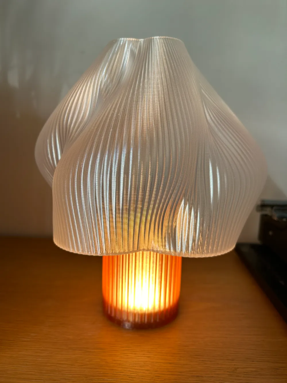 Wavy desktop lamp - shade - led kit 001 compatible by Atelier Gutenberg ...