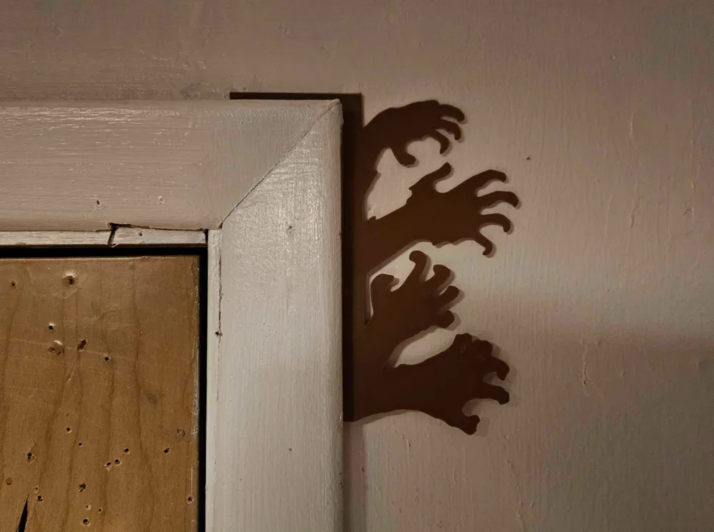 Zombie Attack Door Topper - Free 3D Print Model - MakerWorld