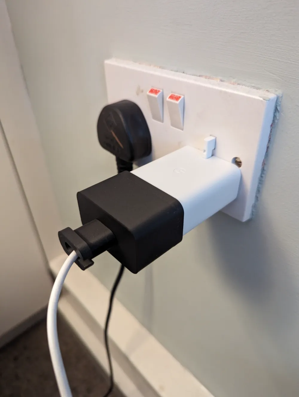 Google Charger Plug Tidy by carlbrinsden - MakerWorld