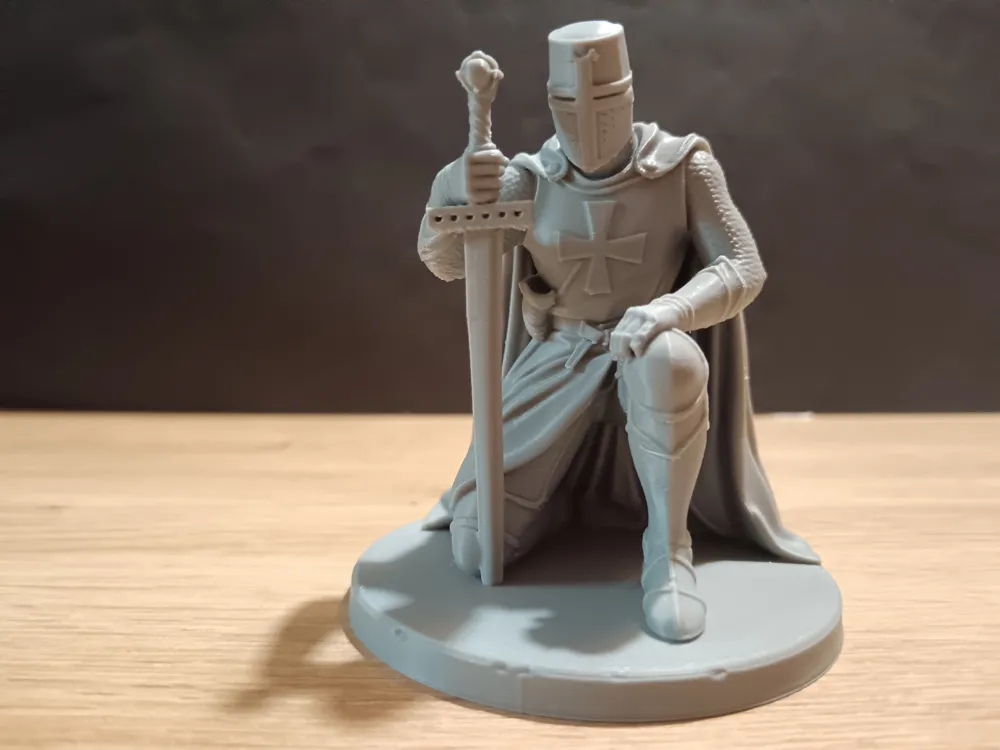 Kneeling knight templar - Free 3D Print Model - MakerWorld