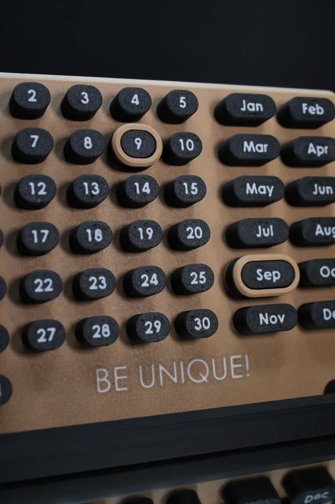 "Leo" Calendar – Estilo Retro, Funcionalidad Eterna por Chris the Buzz ...