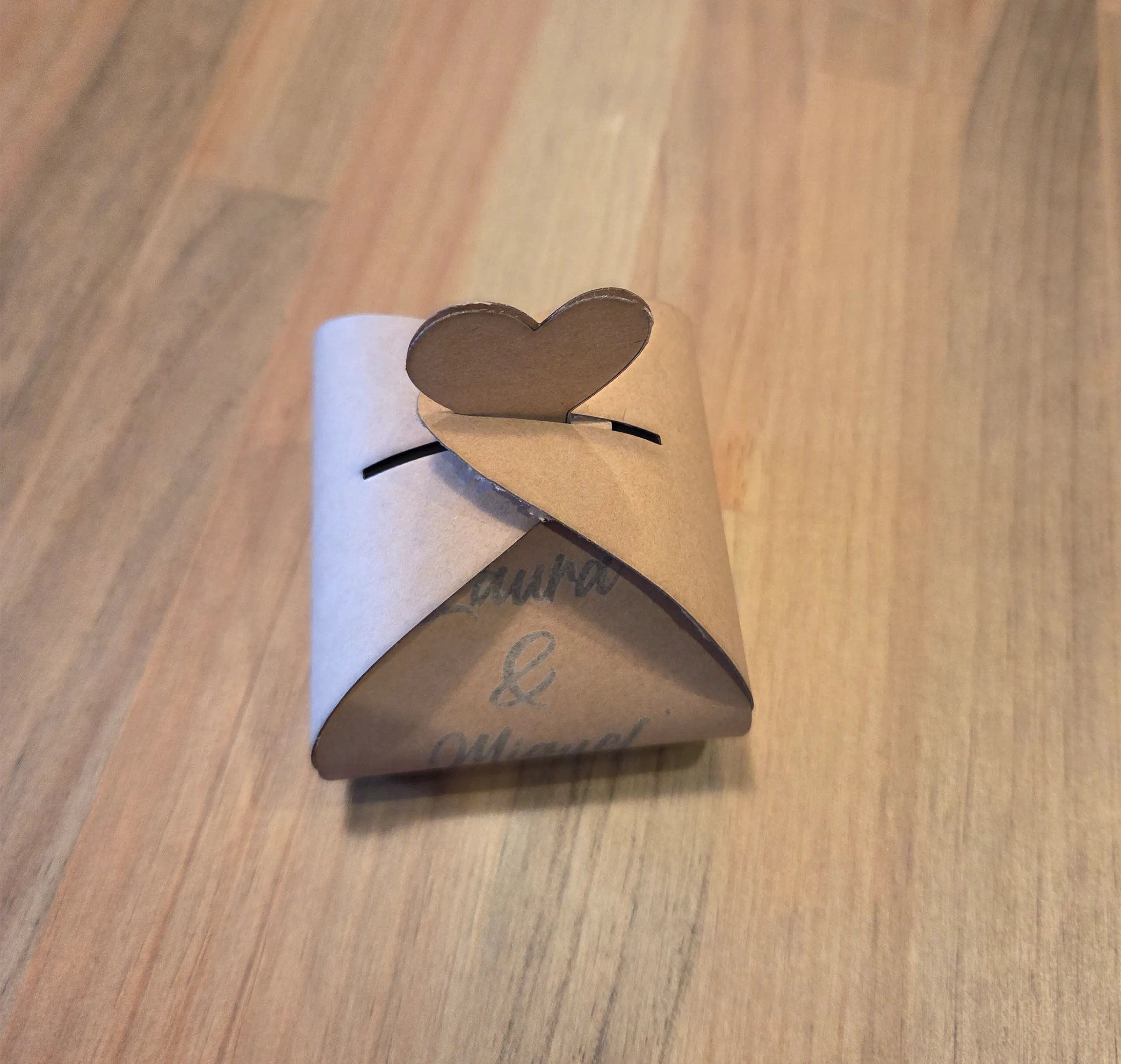 Kraft Paper Favor Box with Heart Closure by migueljeronimoa MakerWorld ...