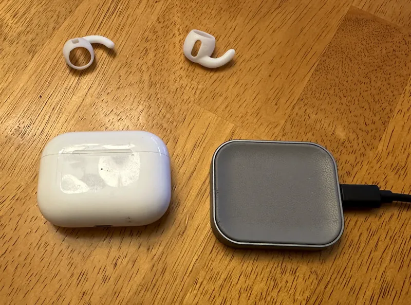 Airpod Pro Wireless Charging Base with Pegs for Silicone Earbud Storage ...