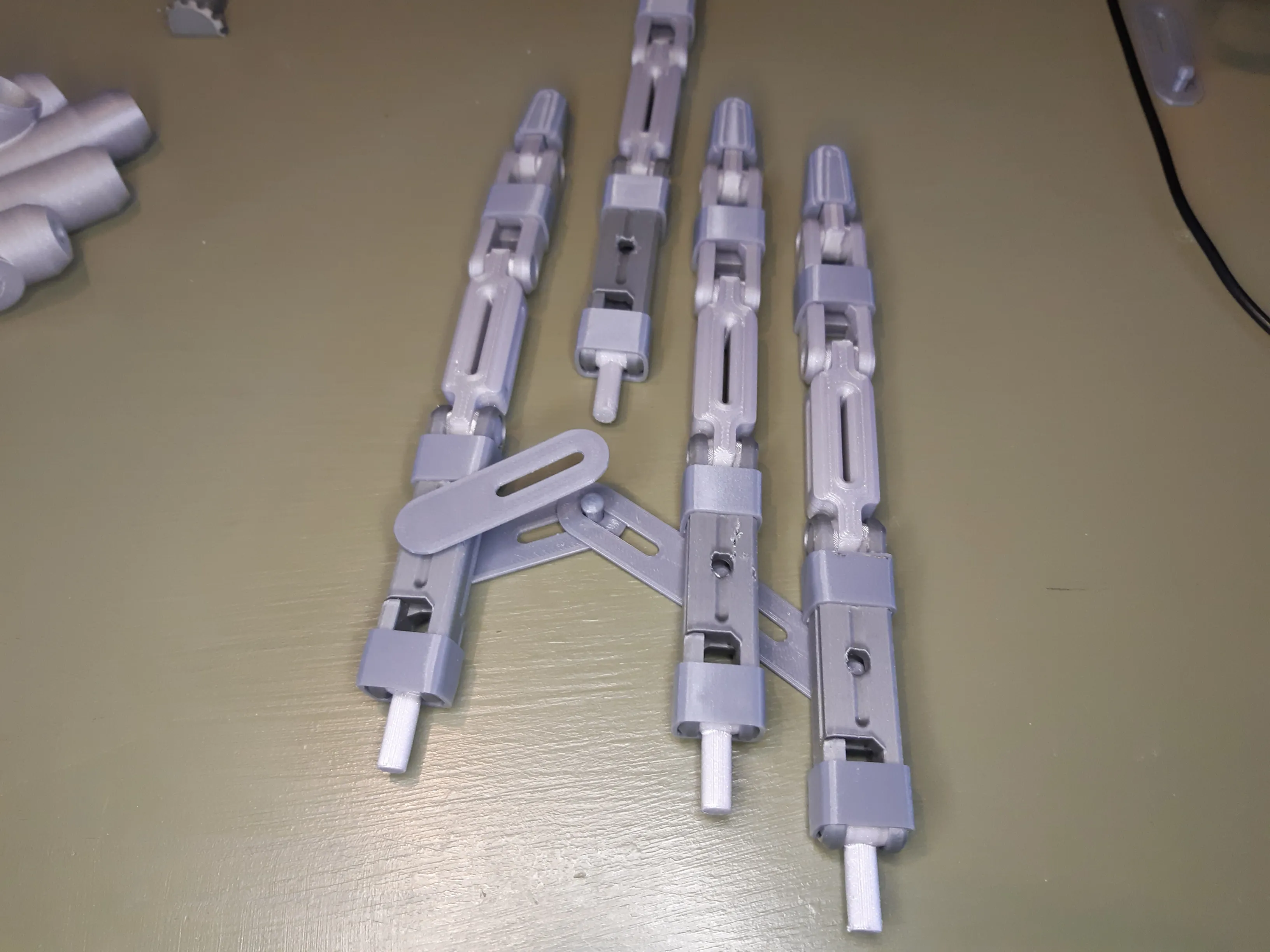 Robot Hand - Stand by mobiobi - MakerWorld